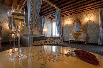 Hotel Rialto Venice | Official Site | Rooms, Apartments & Guesthouse